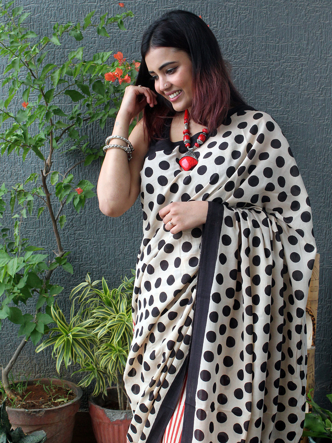Dash&Dots – Weaves of Tradition