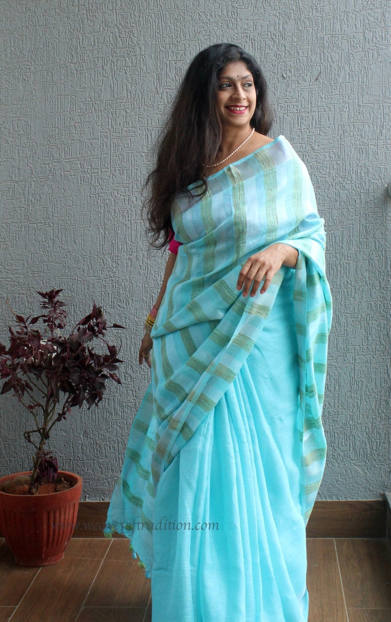 Blue Linen Saree – Weaves of Tradition